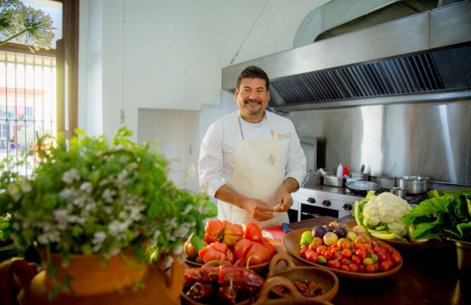 Alejandro Ruiz festeja el 25 aniversario de Casa Oaxaca