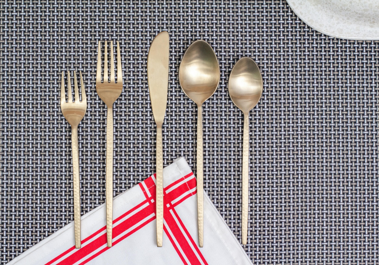 Tipos de cubiertos, la forma correcta de colocarlos y su lenguaje en la ...